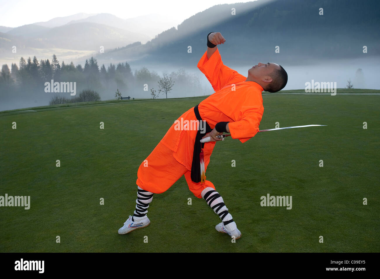 Hands holding chains hi-res stock photography and images - Alamy