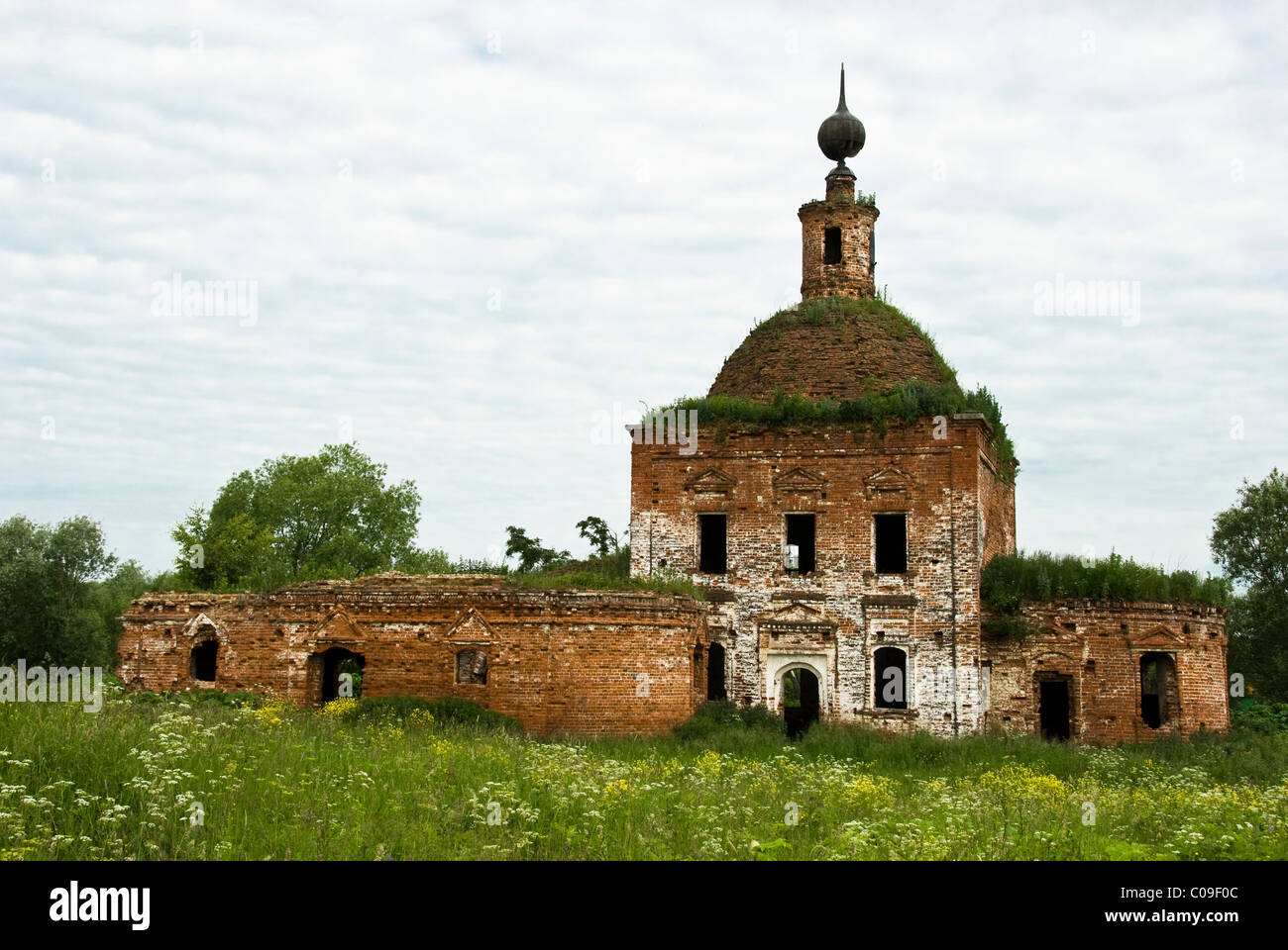 Russia dome copula golden white hi-res stock photography and images - Alamy