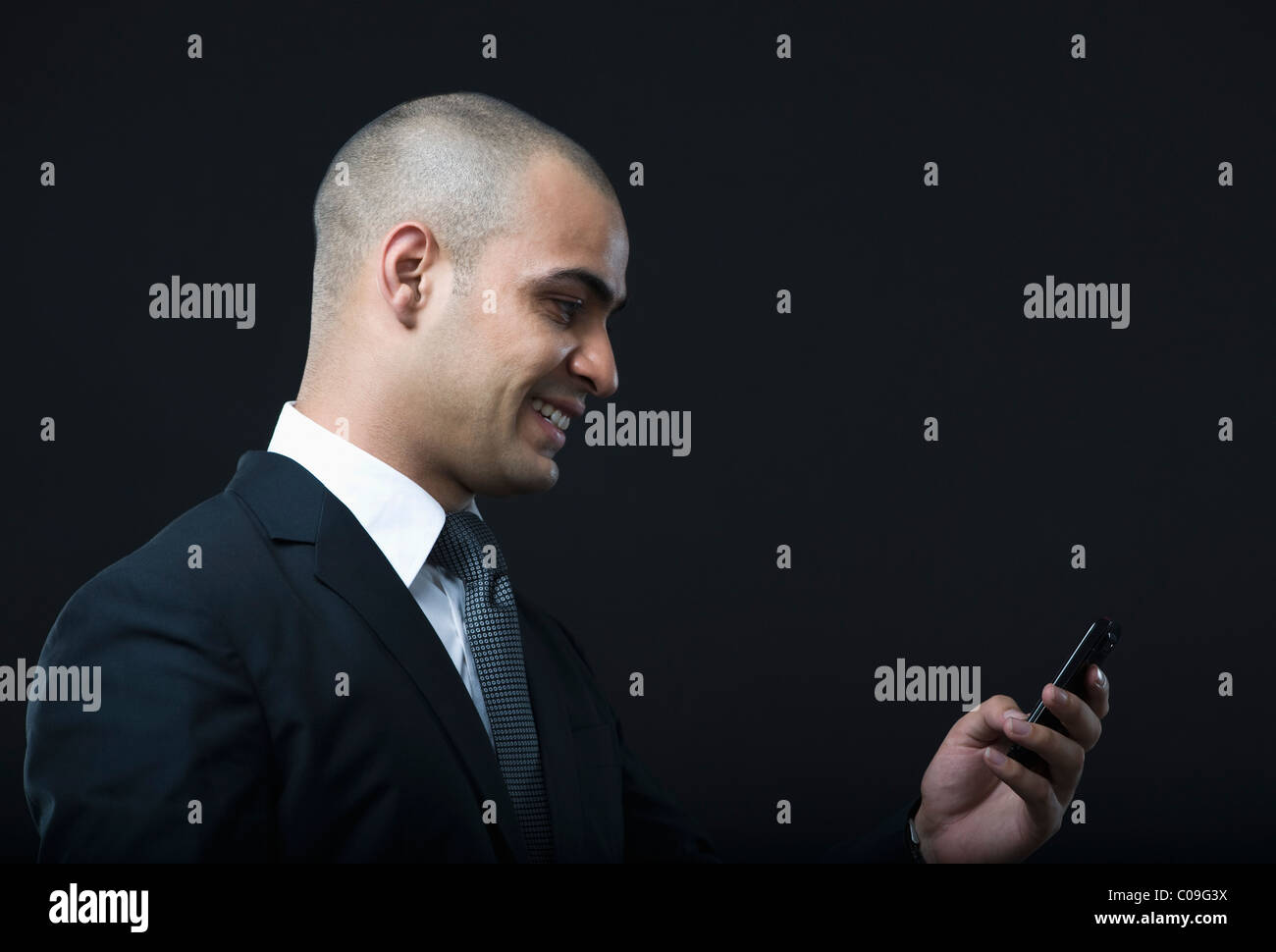 Businessman text messaging on a mobile phone Stock Photo - Alamy