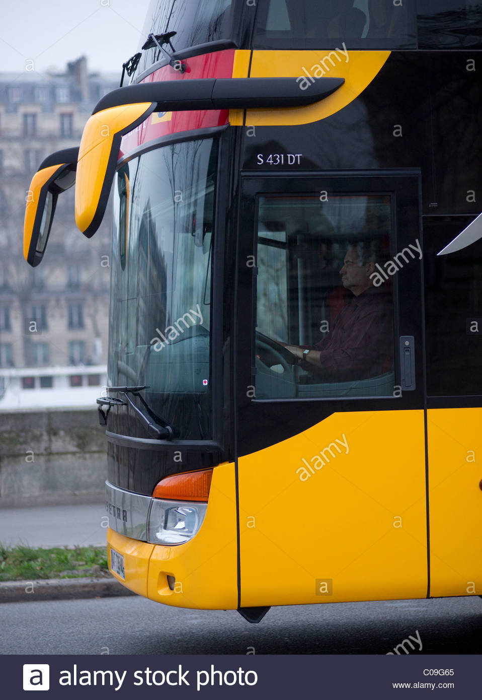 Yellow Coaches Stock Photos & Yellow Coaches Stock Images - Alamy