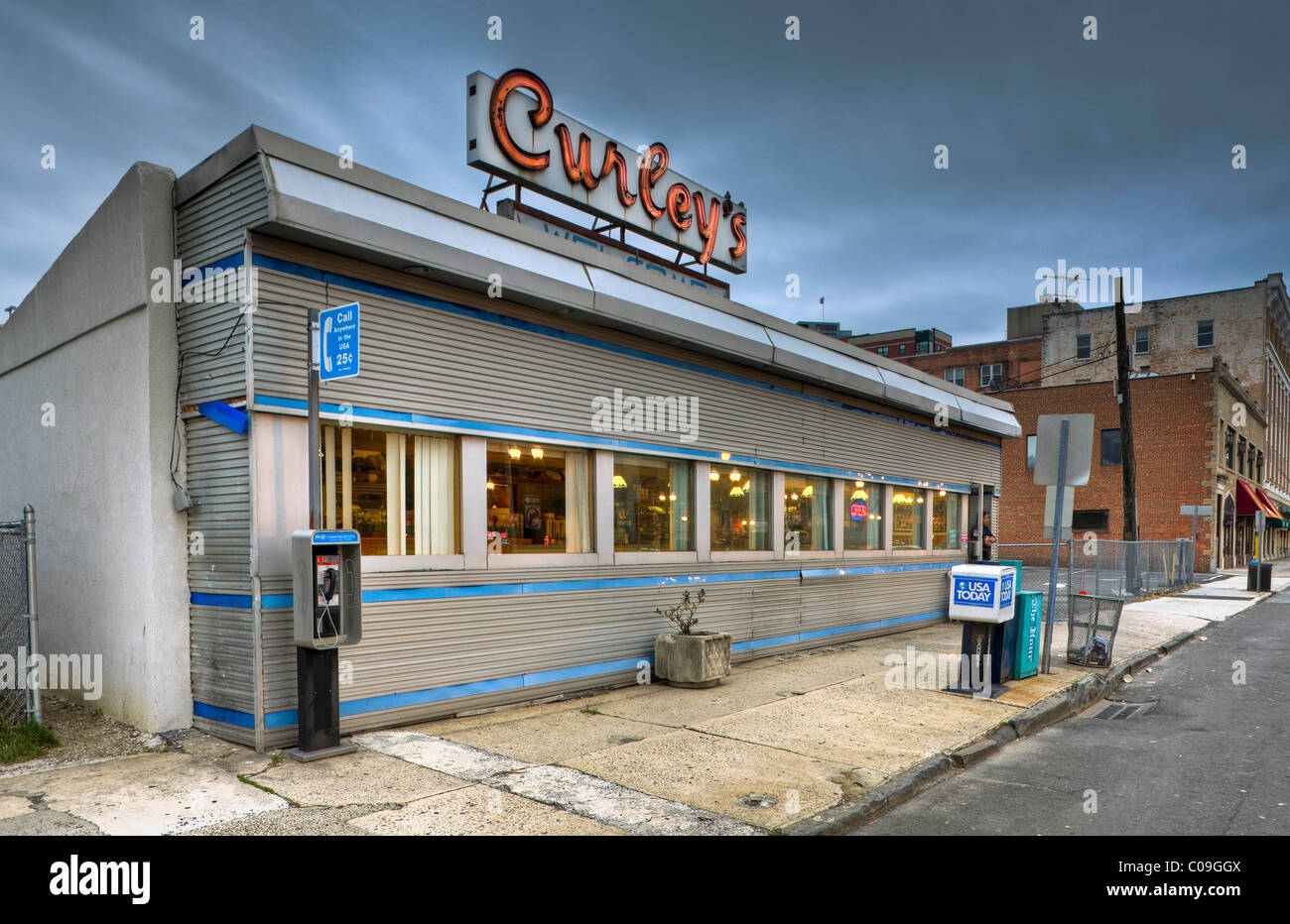 Small town diner exterior sign hi-res stock photography and images - Alamy