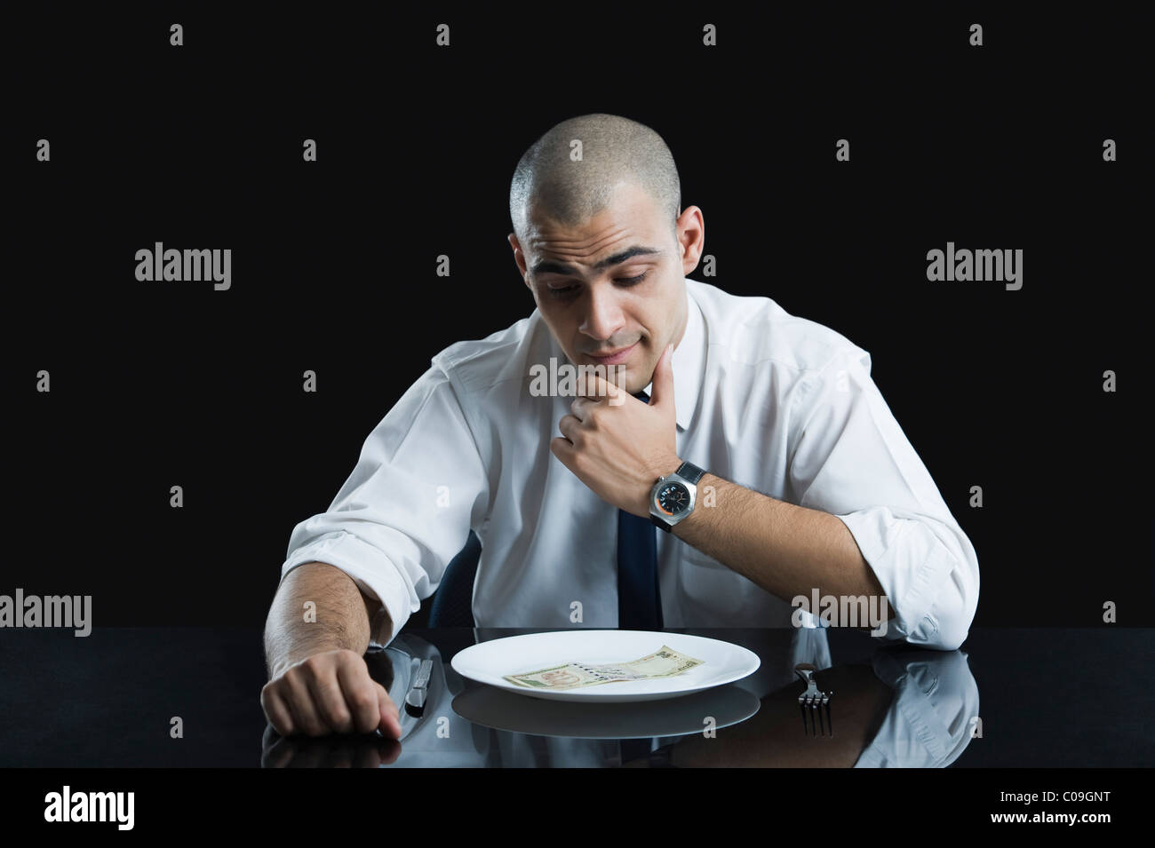 Money on a plate hi-res stock photography and images - Alamy