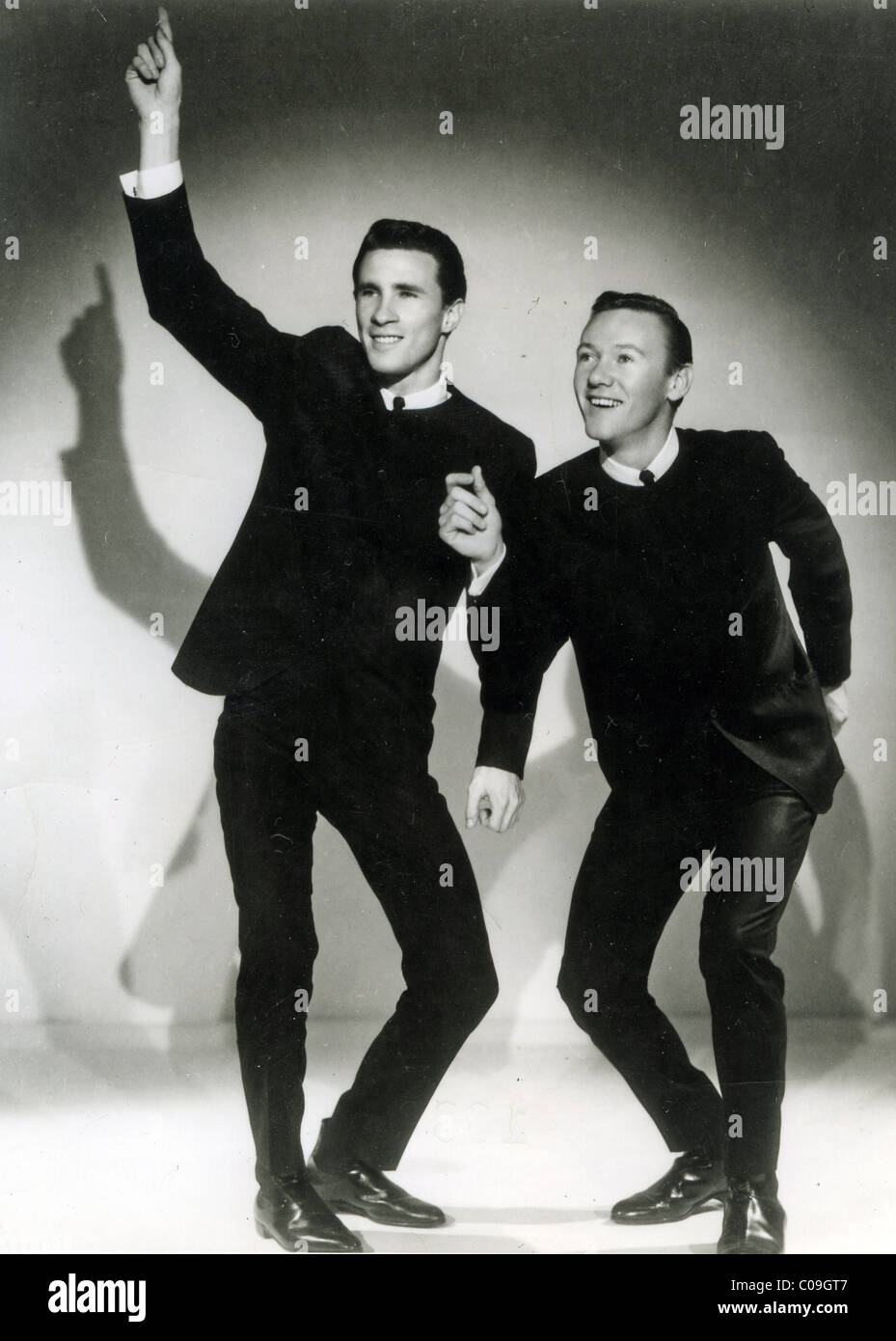 RIGHTEOUS BROTHERS US vocal duo with Bill Medley at left and Bobby ...