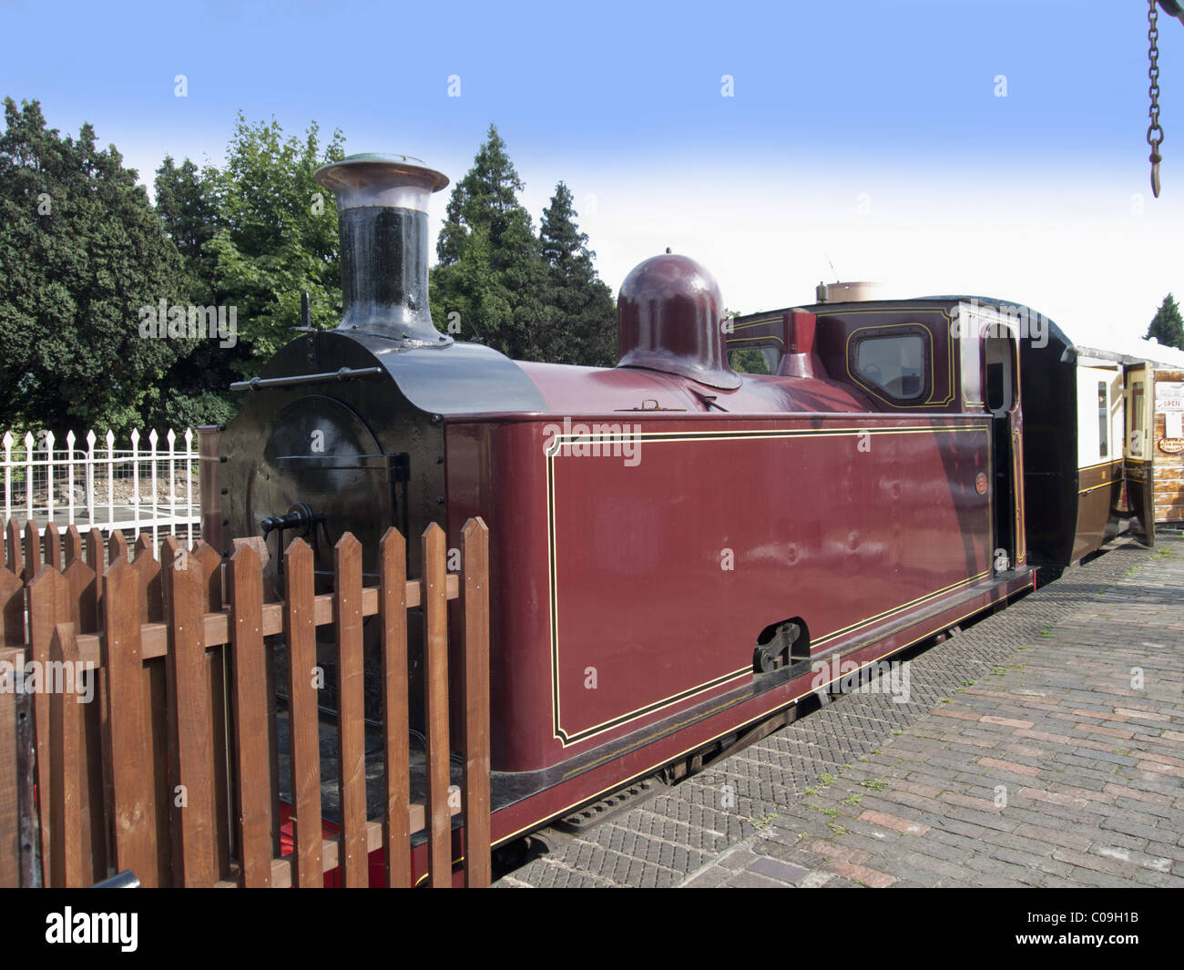 Gloucestershire warwickshire railway hi-res stock photography and ...