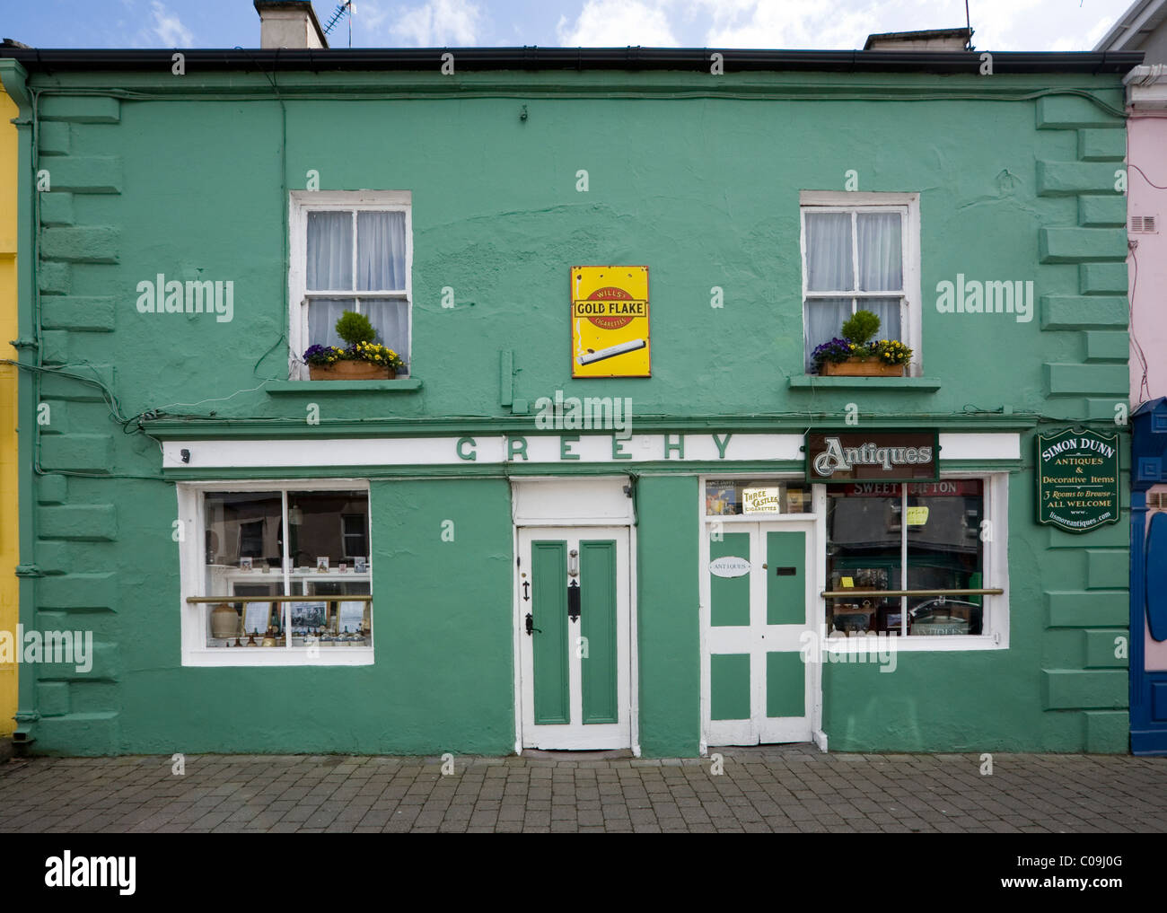 Old shop front hi-res stock photography and images - Alamy