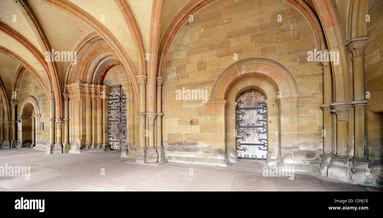 Covered entrances hi-res stock photography and images - Alamy