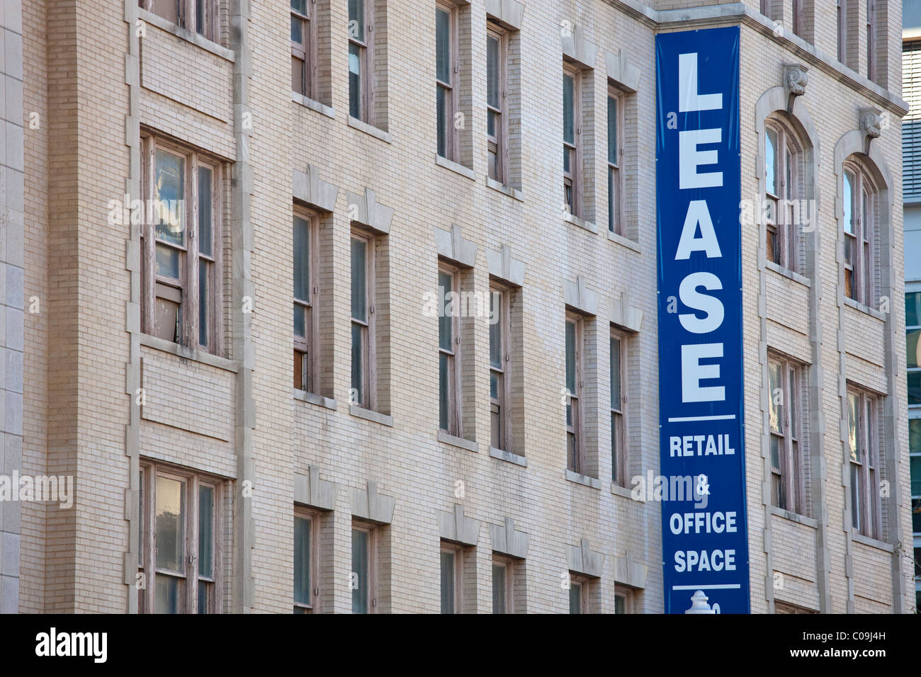 Empty retail space hi-res stock photography and images - Alamy
