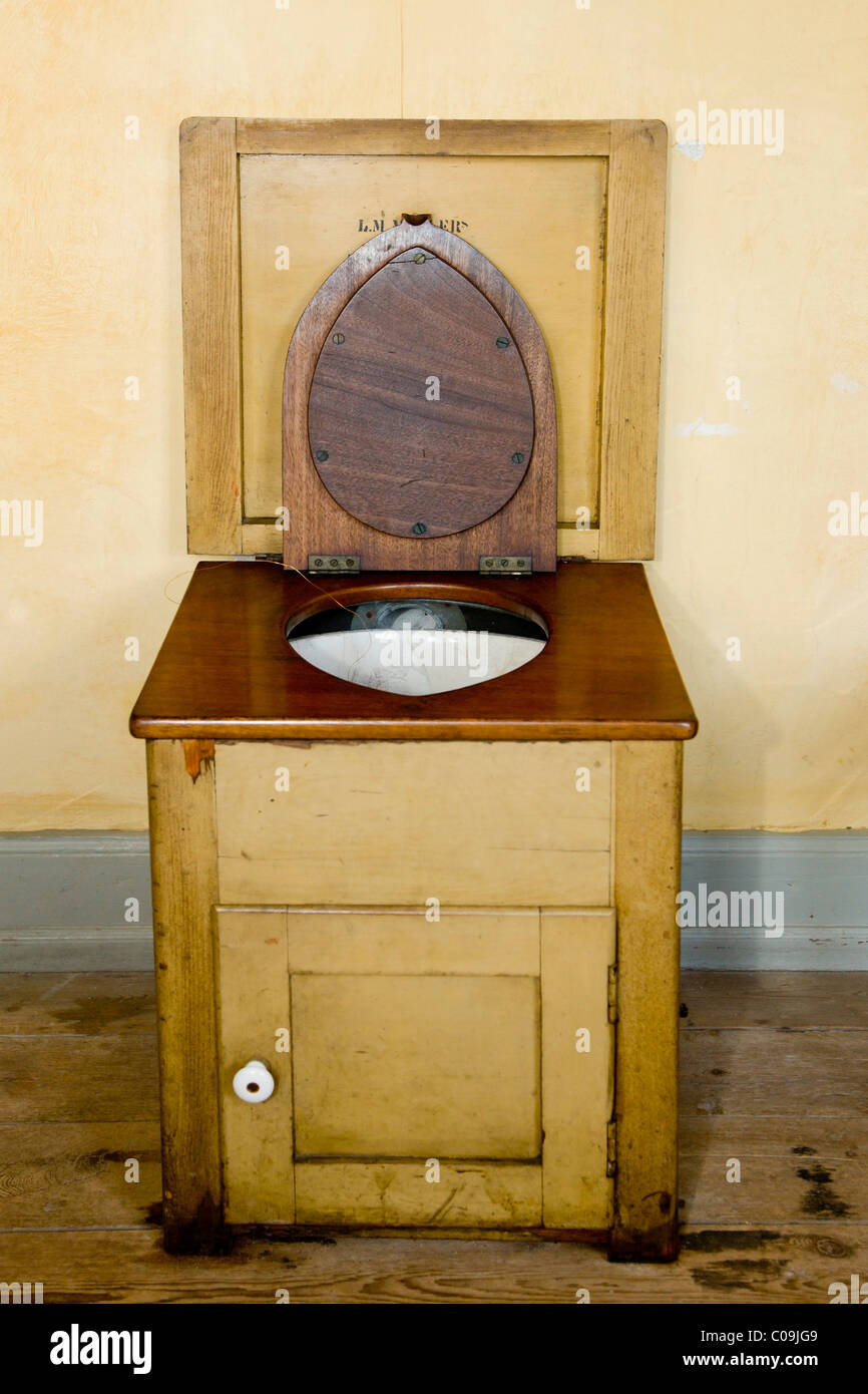 Old slop pail hi-res stock photography and images - Alamy