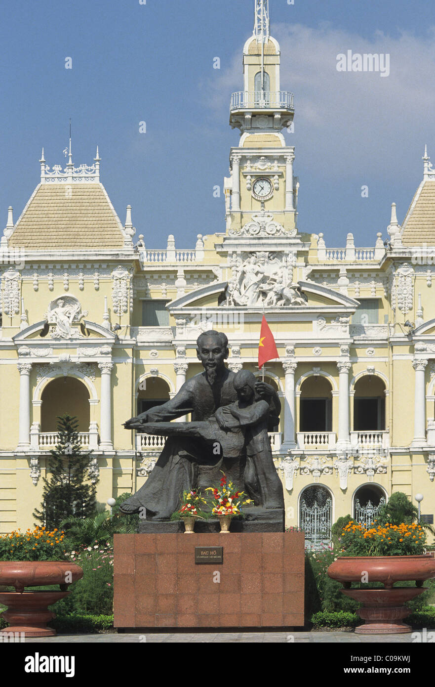 Elk134-3311 Vietnam, Ho Chi Minh City, Saigon, statue of Ho Chi Minh in ...