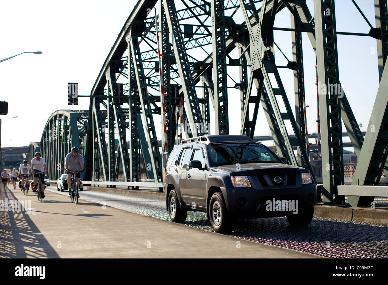Car traffic on bridge hi-res stock photography and images - Alamy