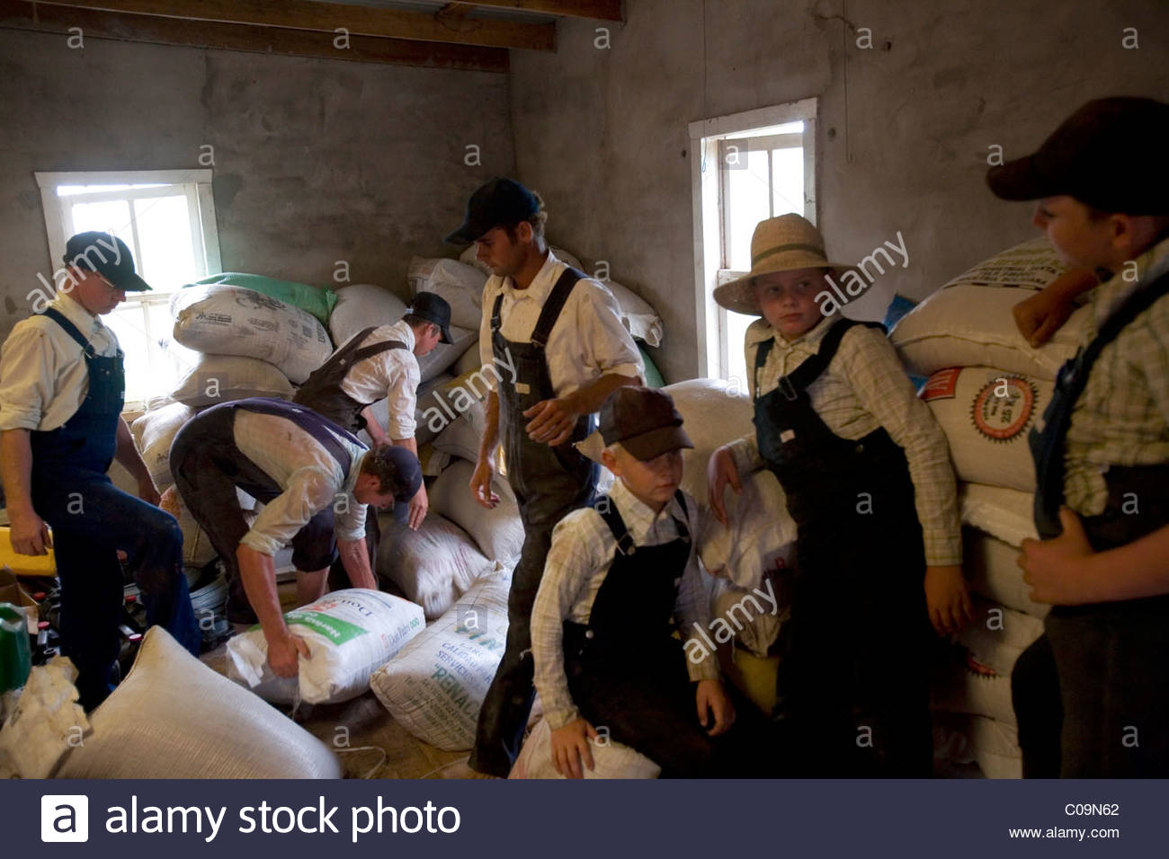 Traditional Mennonite Clothing Stock Photos & Traditional Mennonite ...