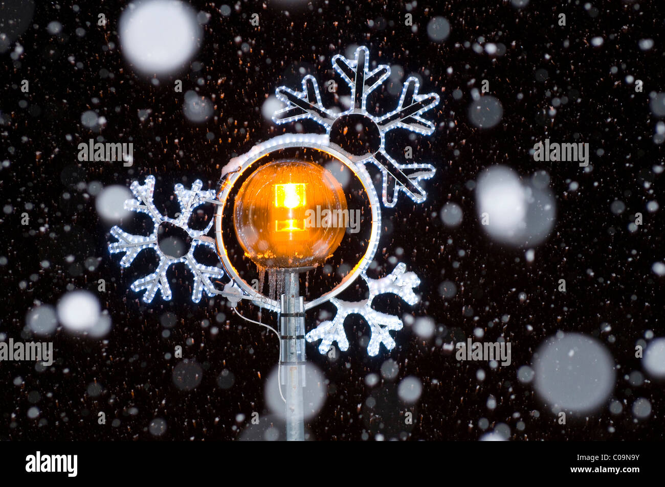 Christmas snow lights hi-res stock photography and images - Alamy