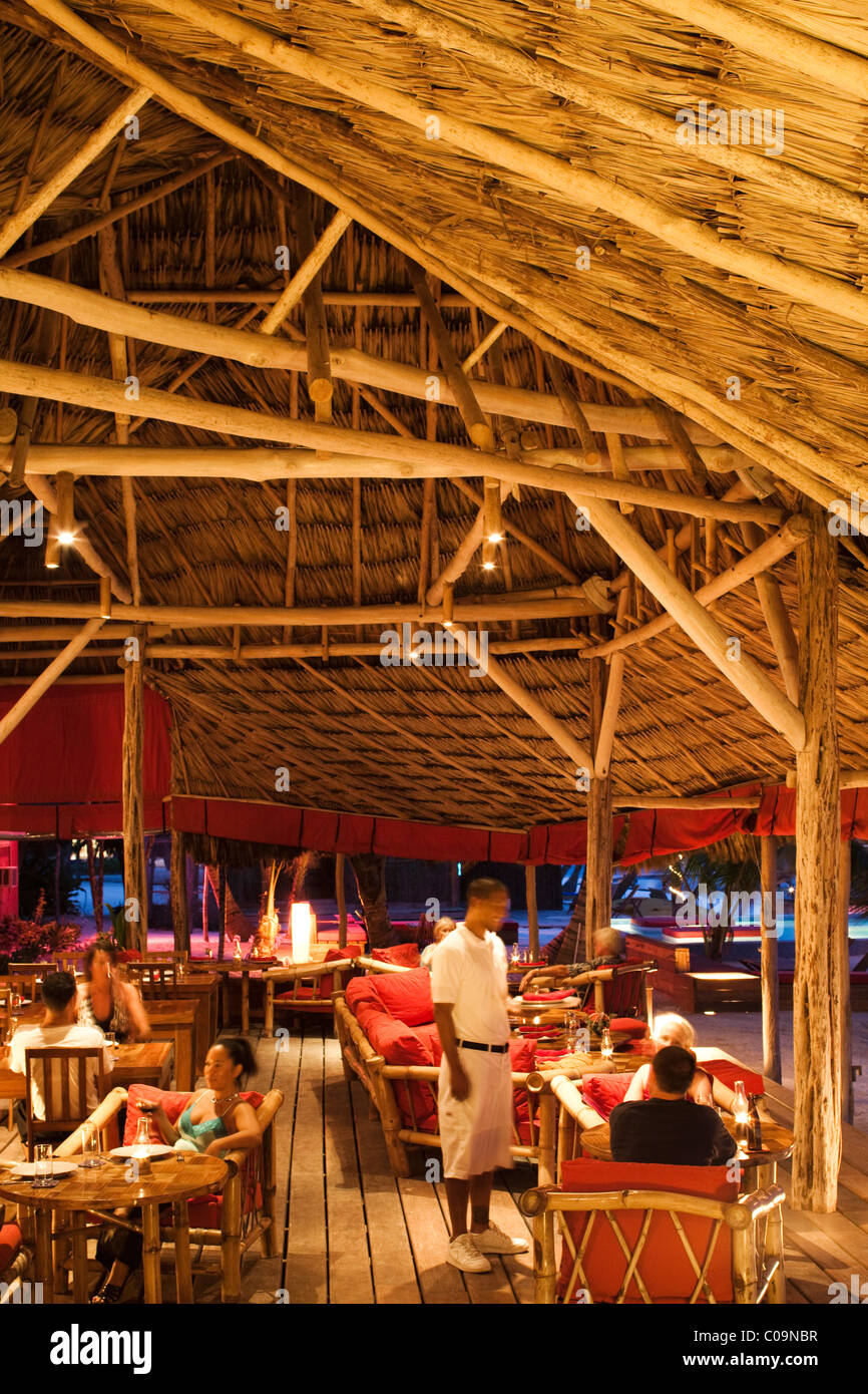 Thatch roof beach restaurant hi-res stock photography and images - Alamy