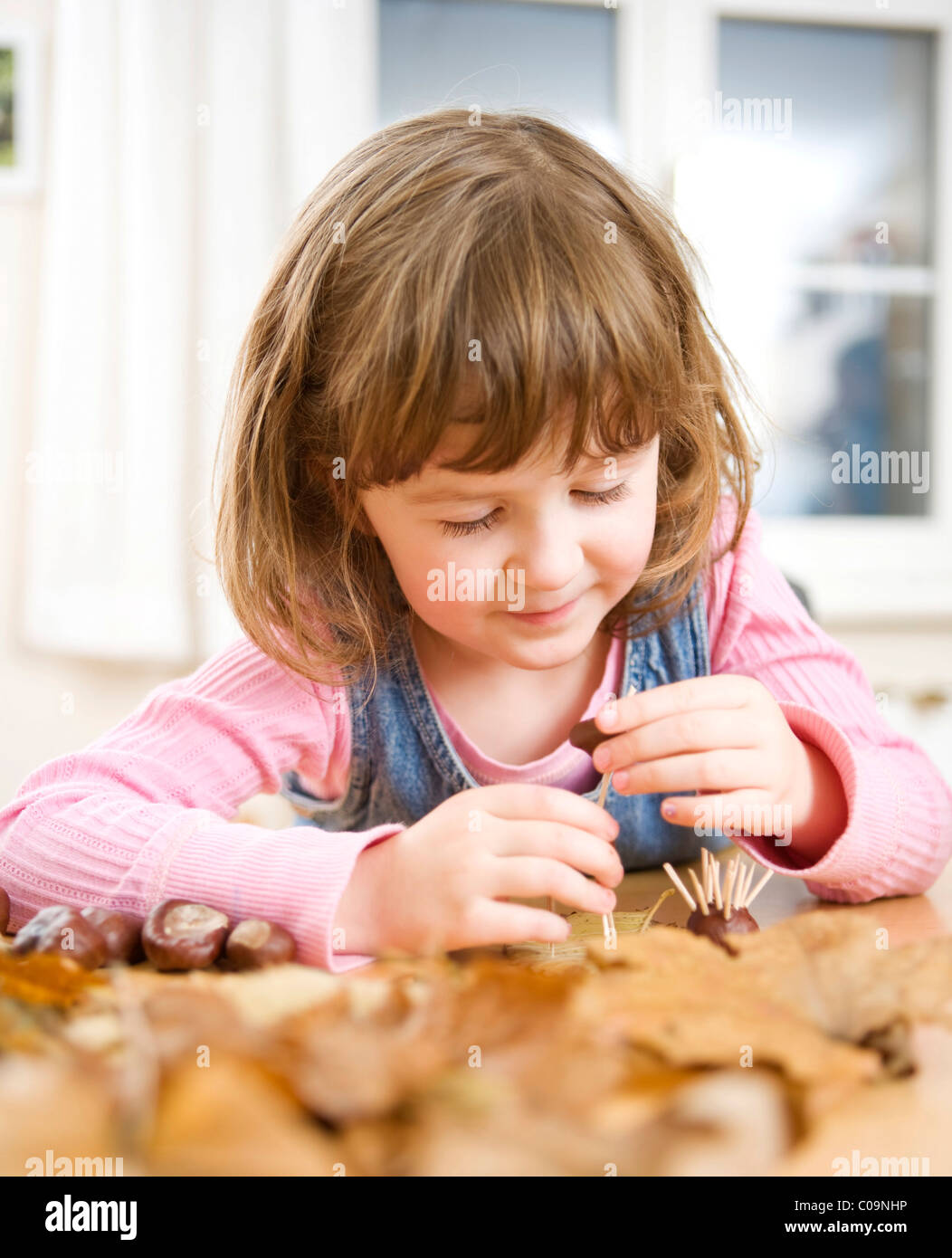 Children doing handicrafts hi-res stock photography and images - Alamy