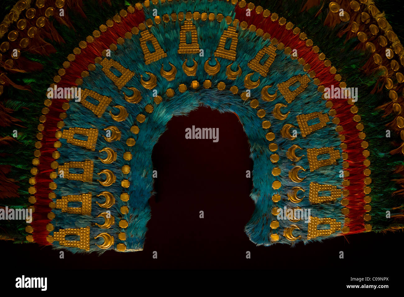 Aztec or Mexica Headdress of Quetzal Feathers in the National Museum of ...