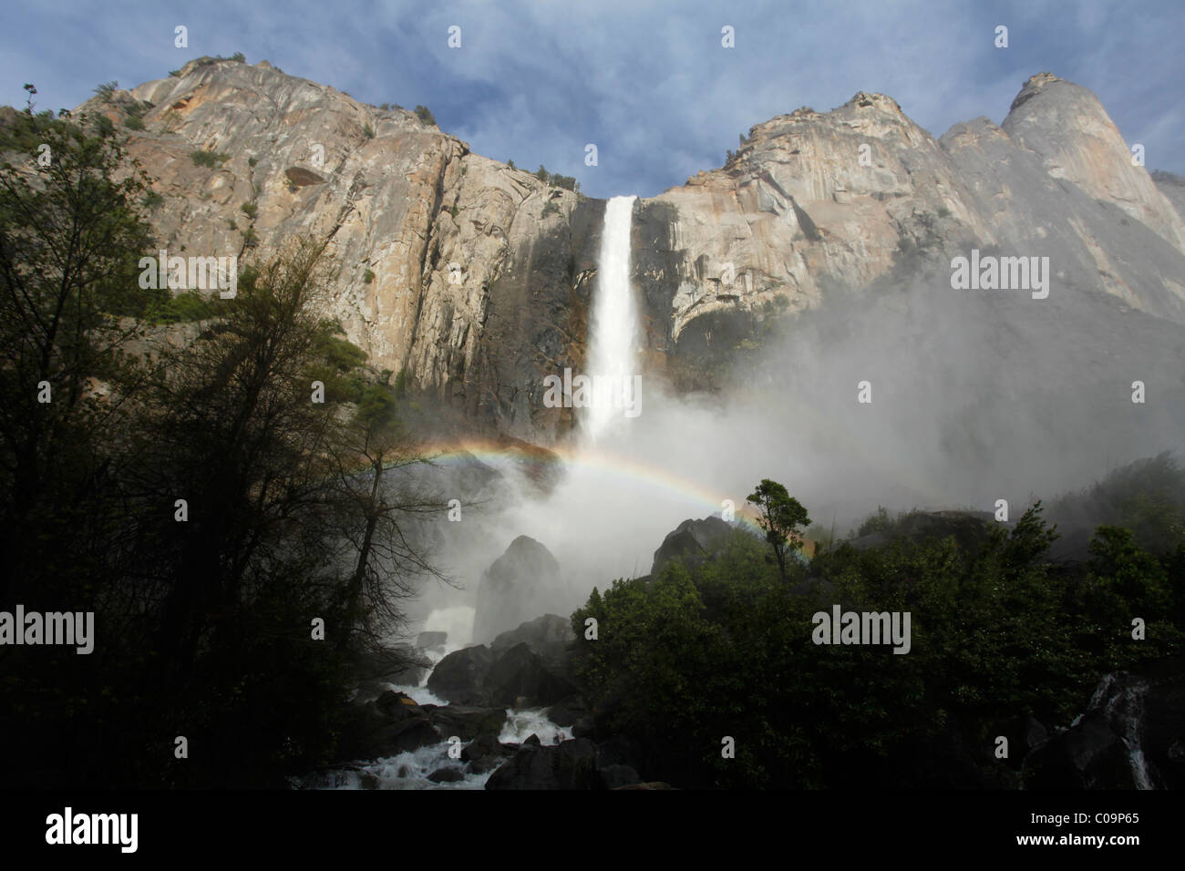 Rainbow waterfalls yosemite national park hi-res stock photography and ...