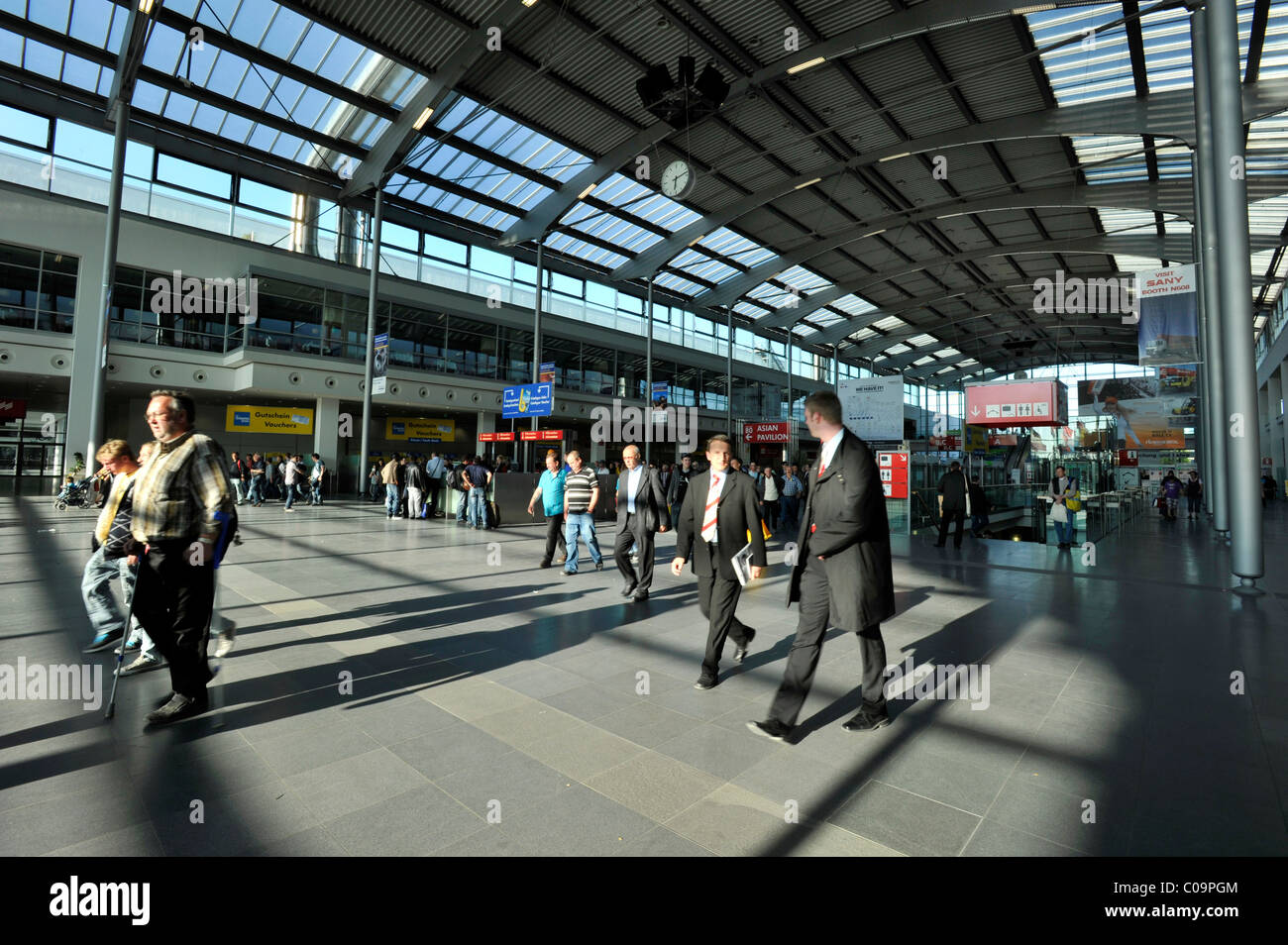 Entrance exhibition hall glass roof hi-res stock photography and images ...