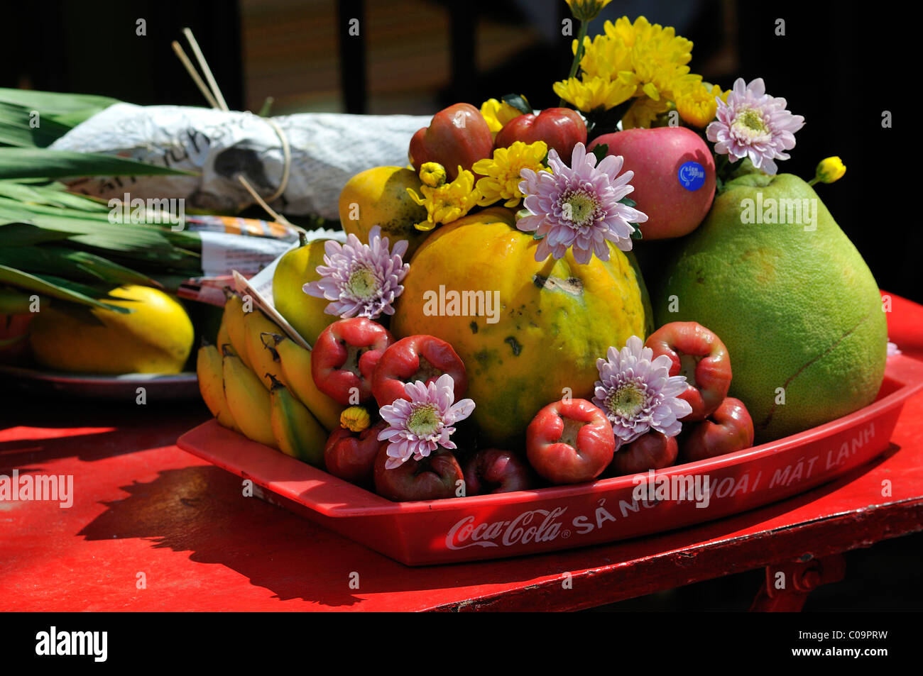 Offering of food and flowers hi-res stock photography and images - Alamy