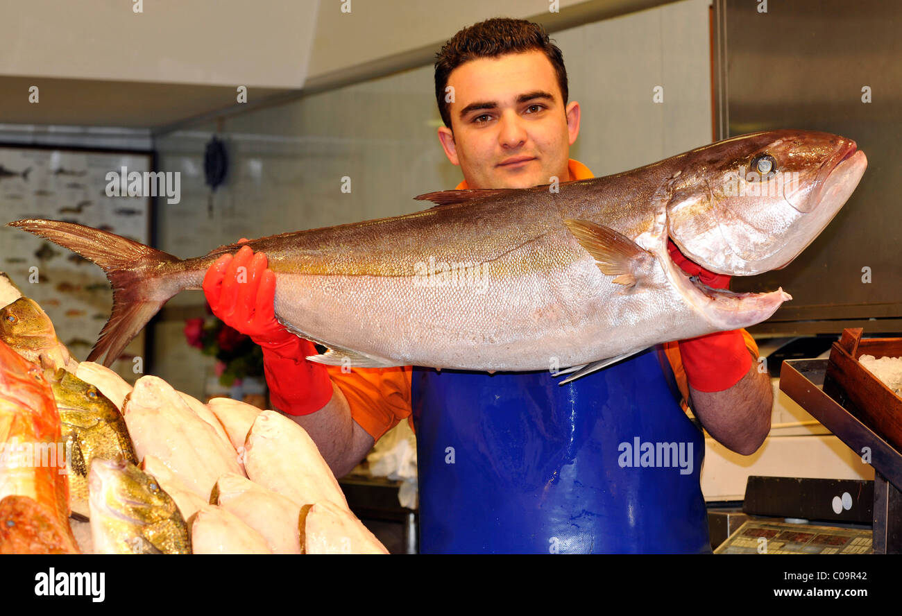 Fish vendor hi-res stock photography and images - Alamy
