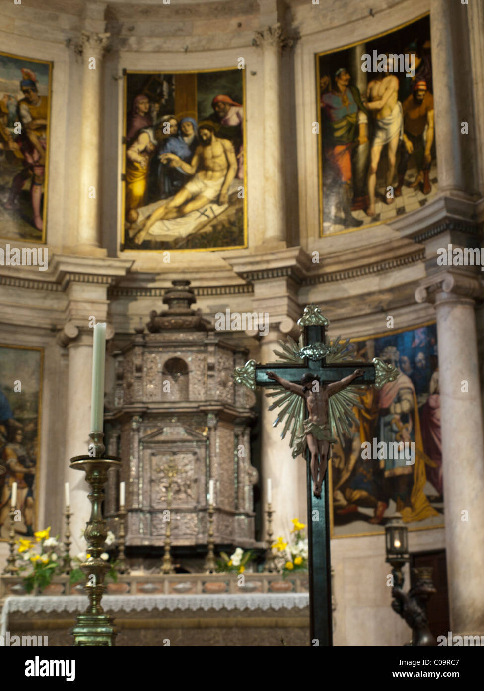 Silver altar cross hi-res stock photography and images - Alamy