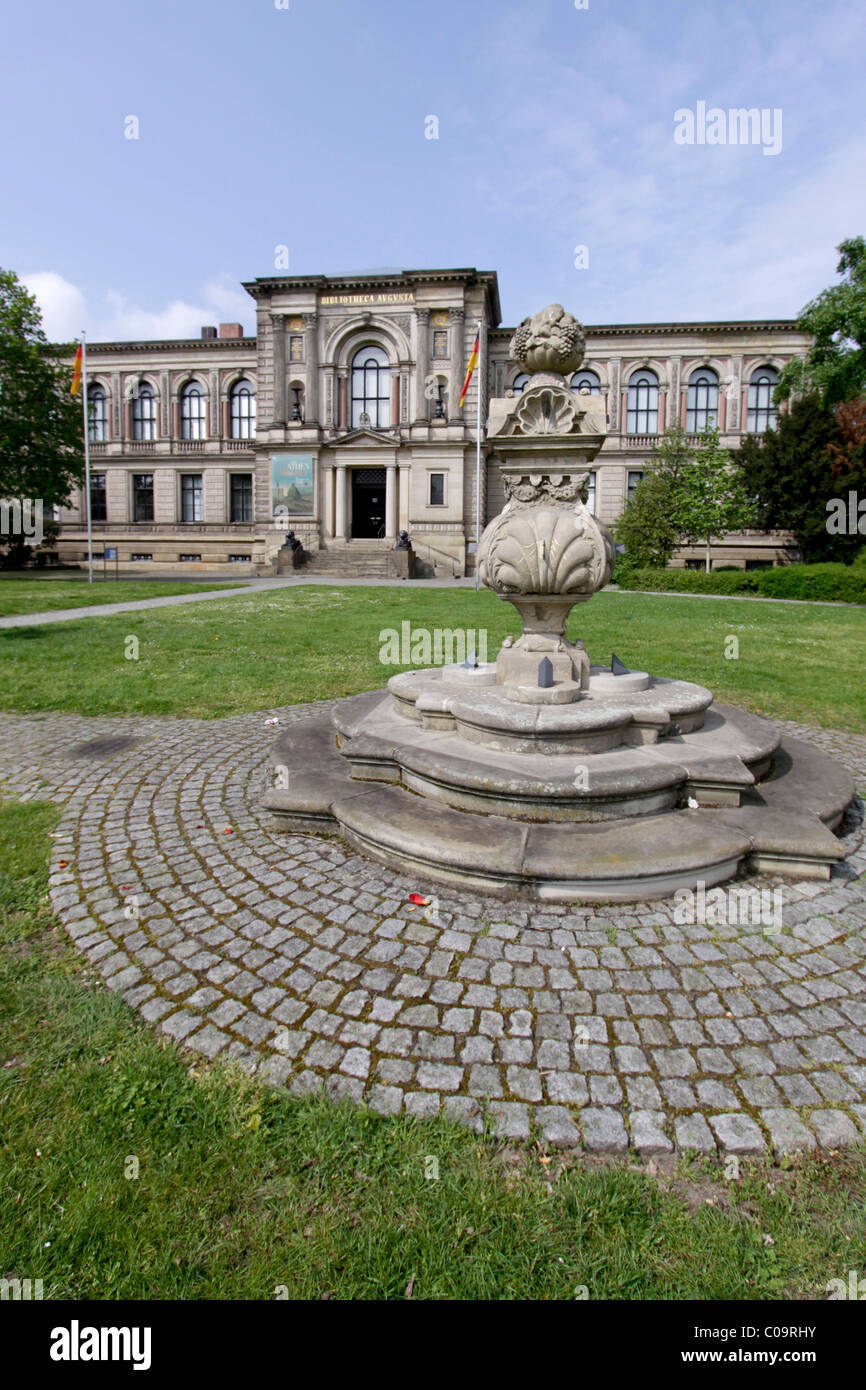 Historic sundial in front hi-res stock photography and images - Alamy