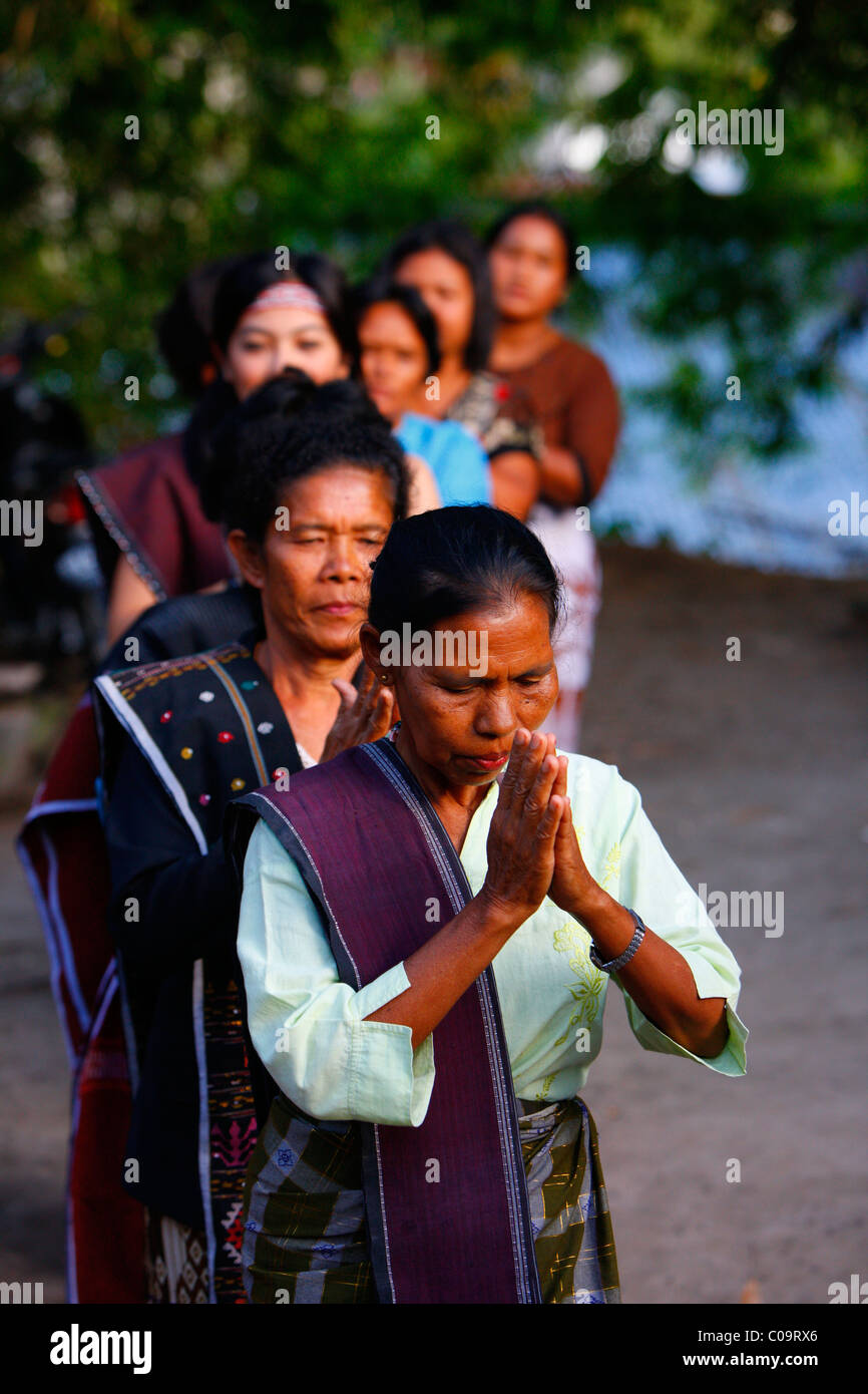Women during a ceremony, Batak culture, Samosir Island, Lake Toba ...