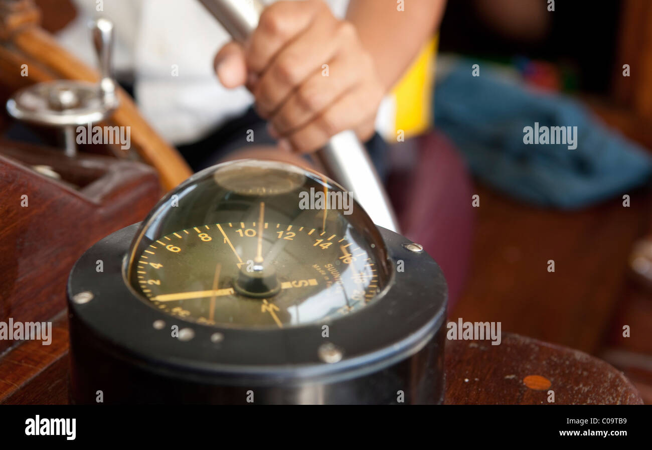 Boat wooden wheel hi-res stock photography and images - Alamy