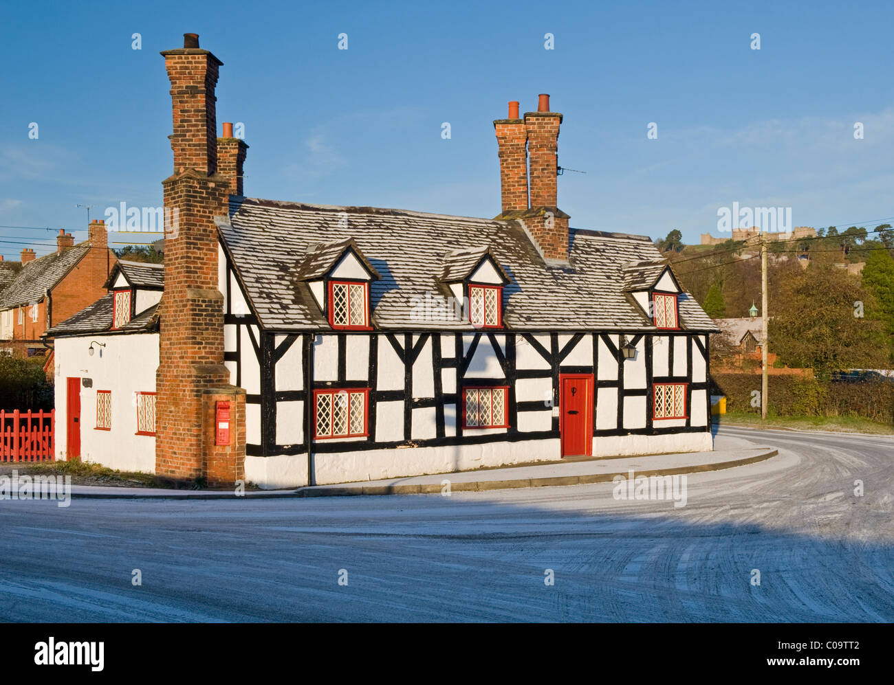 Traditional cheshire cottage hi-res stock photography and images - Alamy