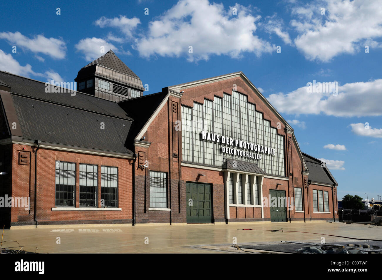 Outdoor photography exhibition hi-res stock photography and images - Alamy