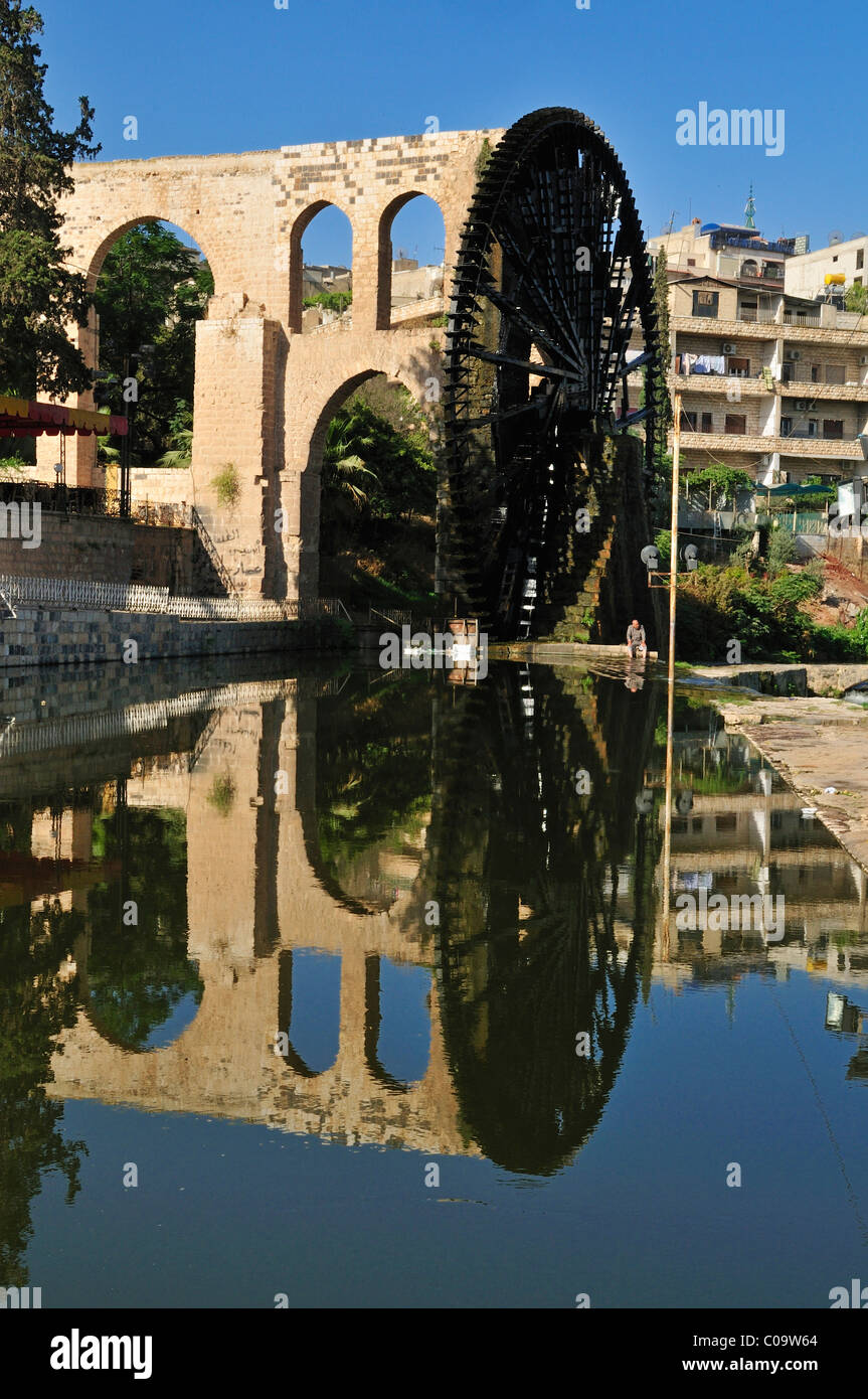 Noria waterwheel on the Orontes River in Hama, Syria, Middle East, West ...