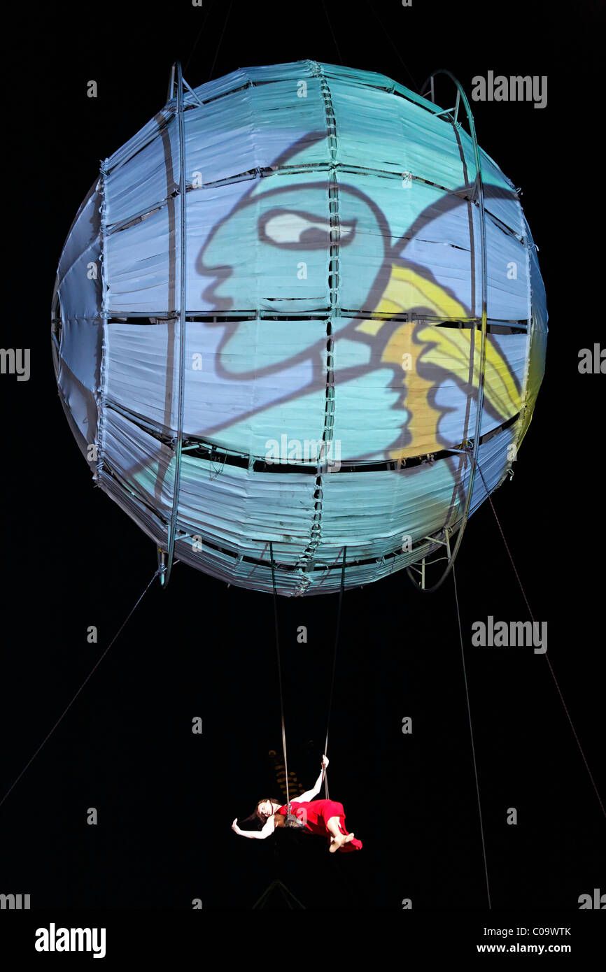 Balloon performance hi-res stock photography and images - Alamy