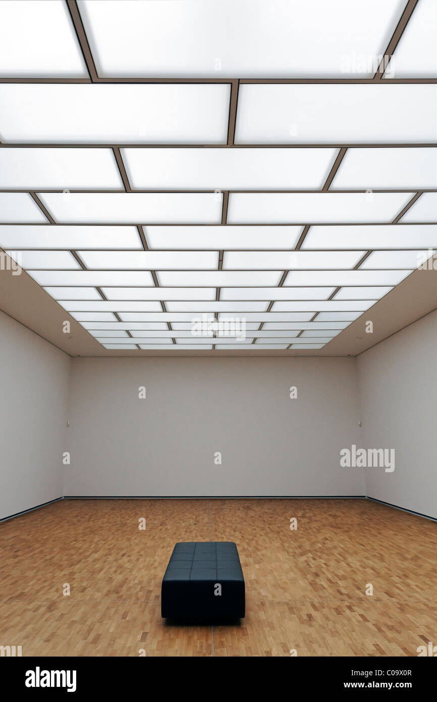 Empty museum hi-res stock photography and images - Alamy