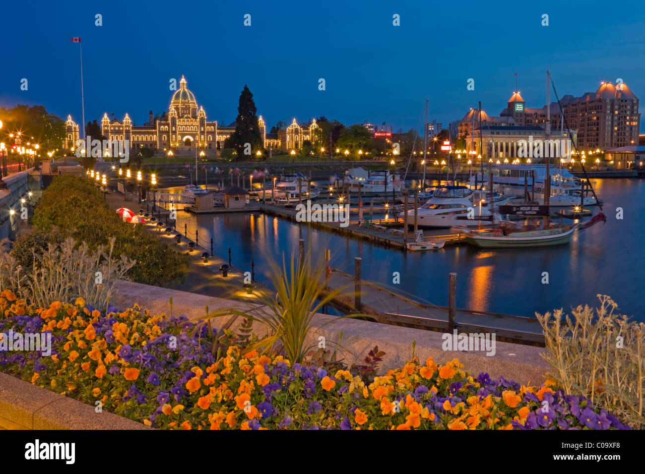 Illuminated structures hi-res stock photography and images - Alamy