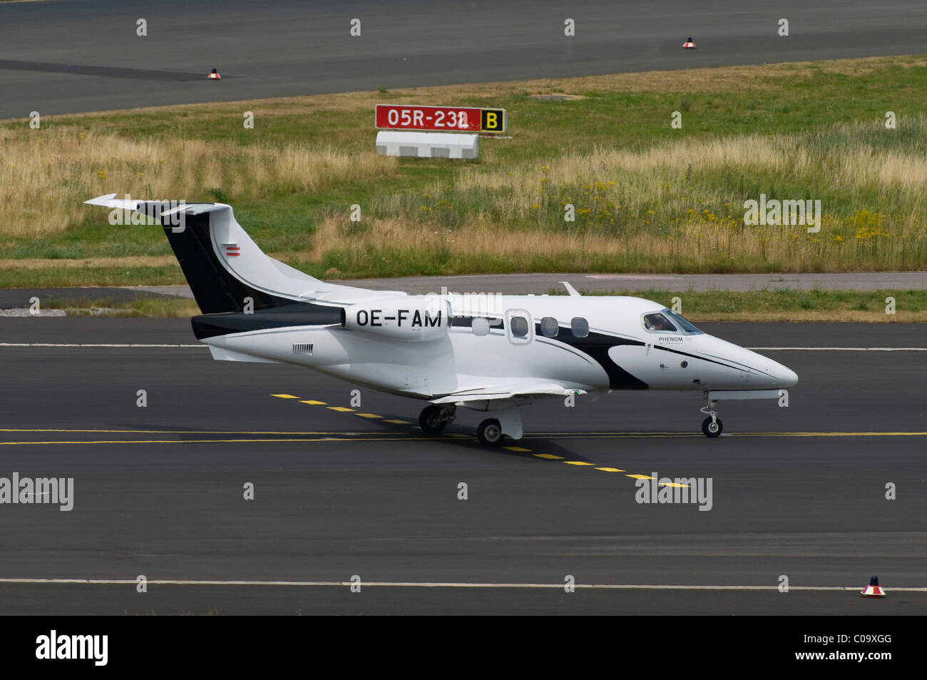 Very Light Jet, corporate jet, Embraer EMB-500 Phenom 100 on the ...