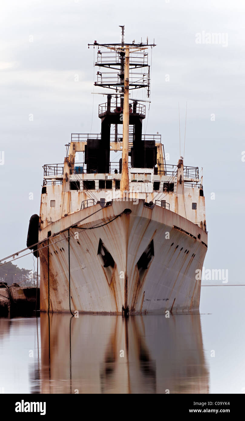 Rusty old ship waiting for dismantling Stock Photo - Alamy