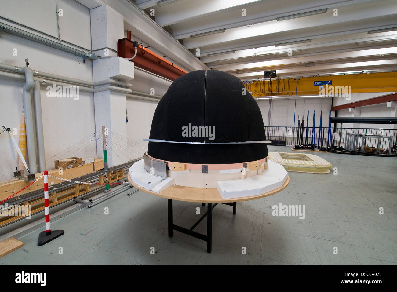 Wind tunnel testing building hi-res stock photography and images - Alamy