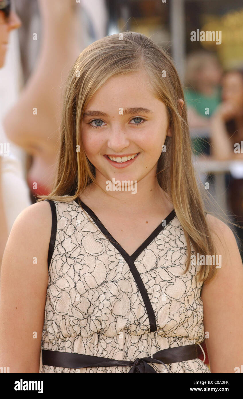 Rachel Fox Los Angeles film premiere of 'Bee Movie' held at Mann ...