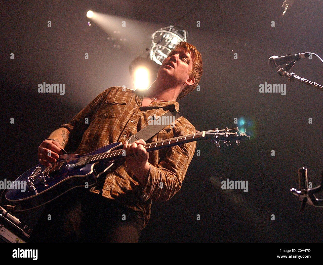 Josh homme lead singer queens hi-res stock photography and images - Alamy