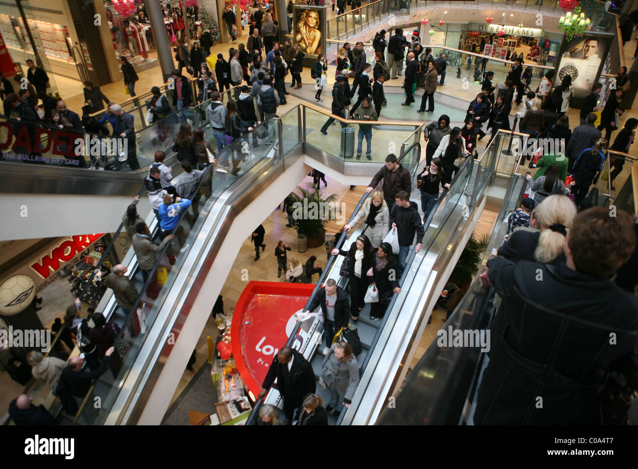 Packed shoppers hi-res stock photography and images - Alamy