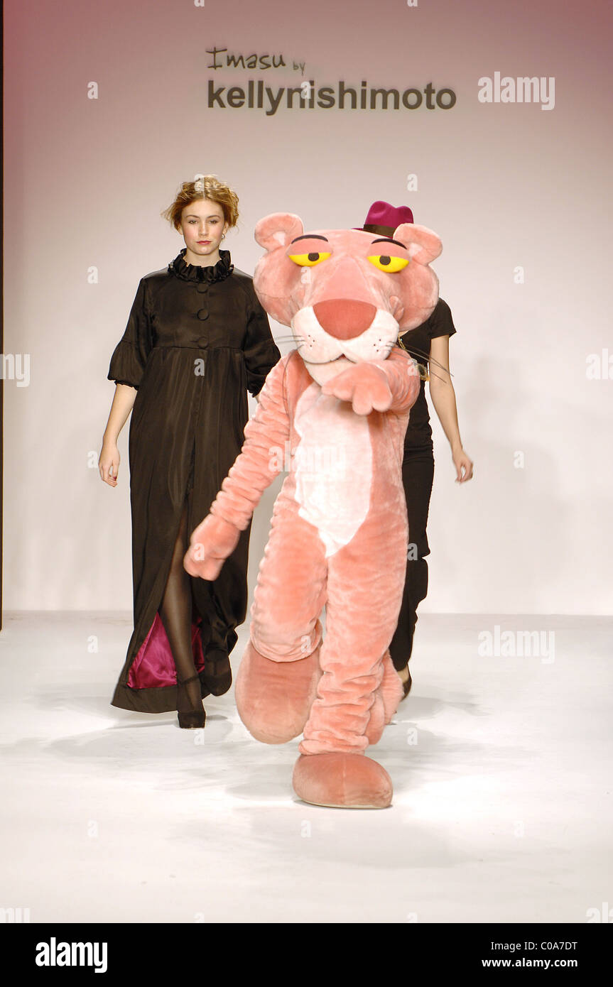 Sophie Simmons and Kelly Nishimoto Mercedes-Benz Autumn 2008 LA Fashion ...