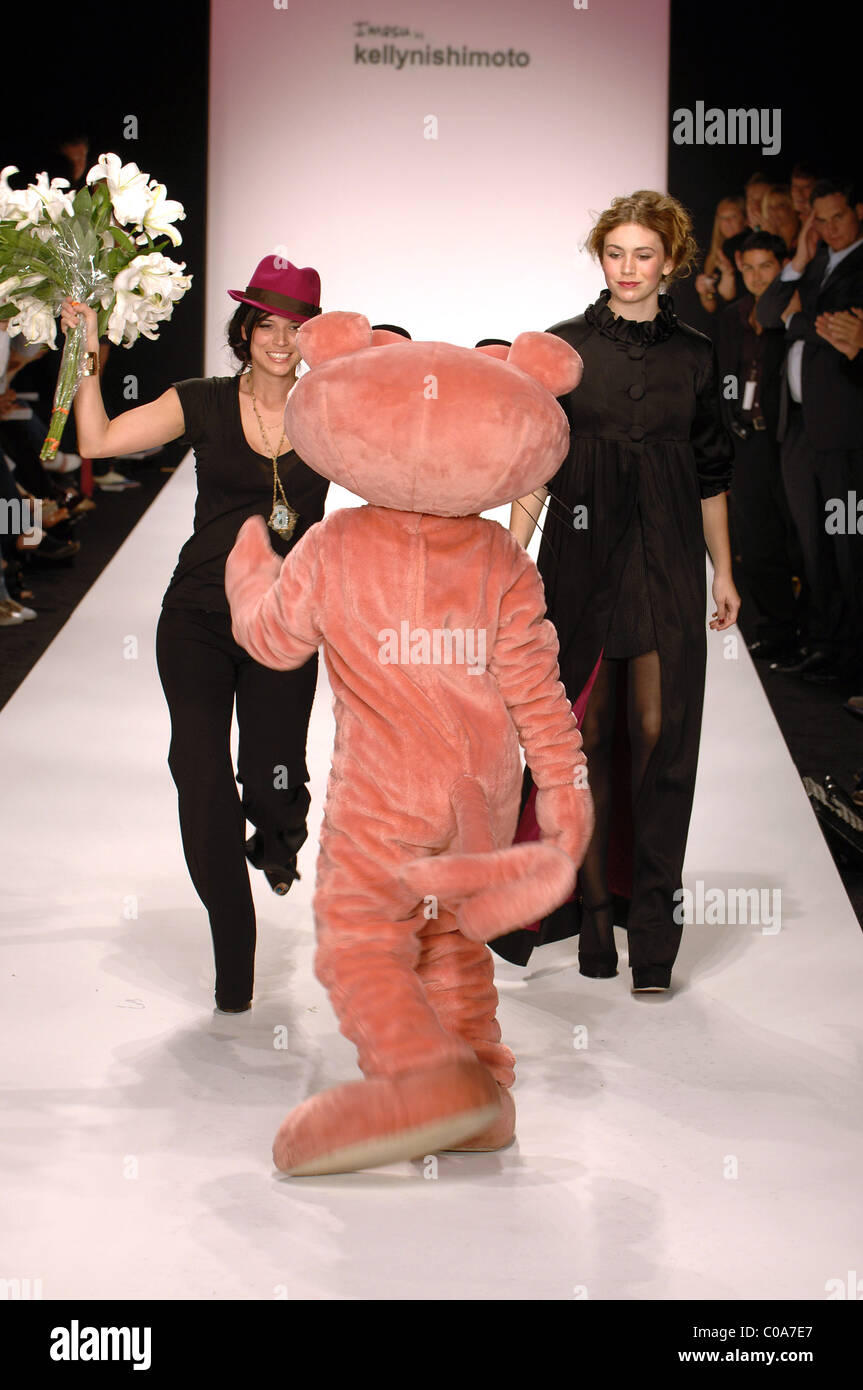 Sophie Simmons and Kelly Nishimoto Mercedes-Benz Autumn 2008 LA Fashion ...