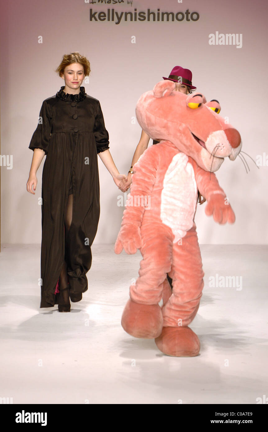 Sophie Simmons and Kelly Nishimoto Mercedes-Benz Autumn 2008 LA Fashion ...