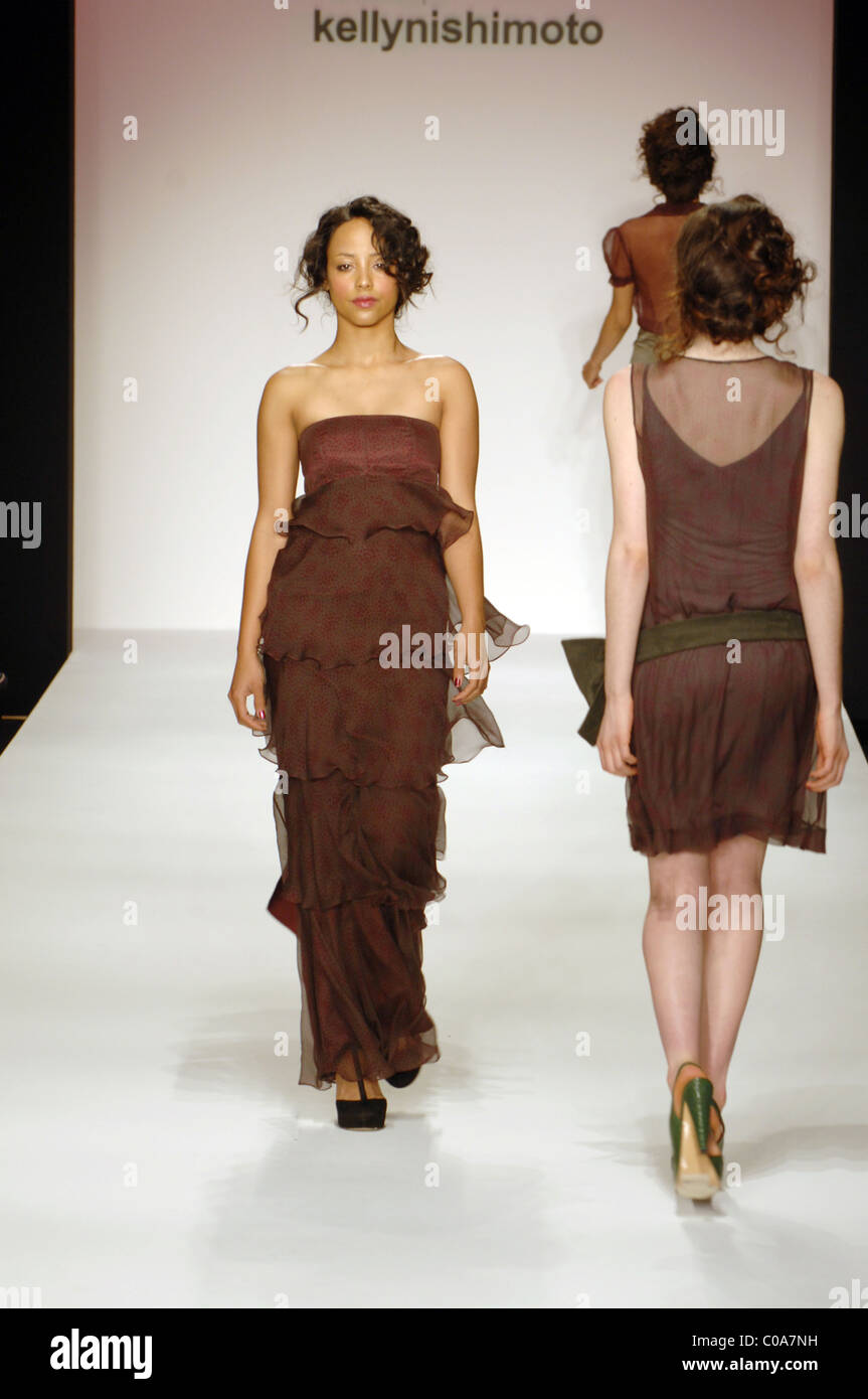 Model Mercedes-Benz Autumn 2008 LA Fashion Week at Smashbox Studios ...