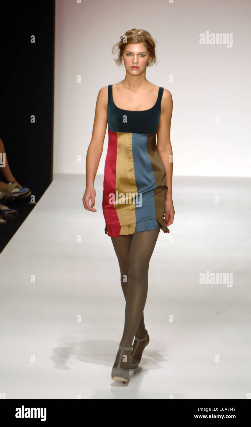 Model Mercedes-Benz Autumn 2008 LA Fashion Week at Smashbox Studios ...