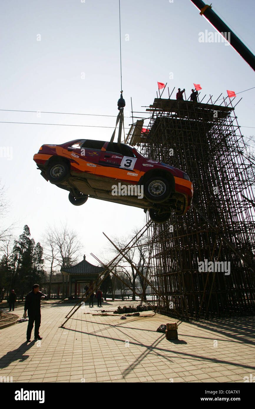 DRIVER TAKES A TIGHT-ROPE ROUTE This mad motorist will drive his car ...