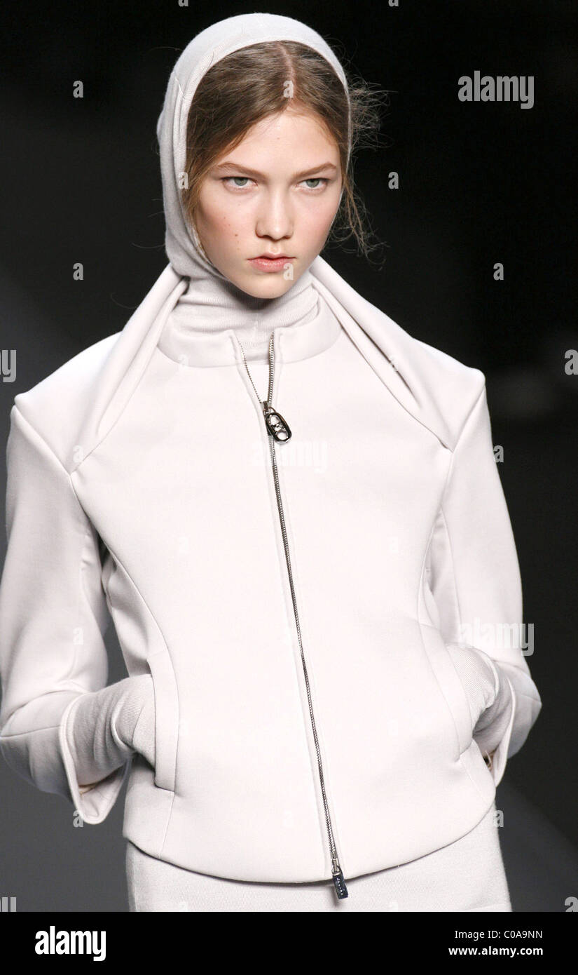 Model Paris Fashion Week Autumn/Winter 2008 - Celine - catwalk Paris ...