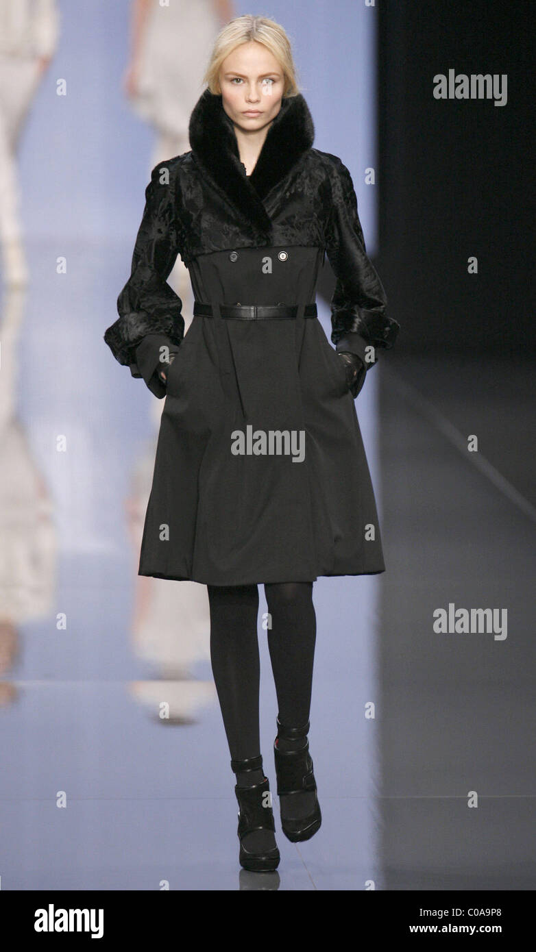 Model Paris Fashion Week Autumn/Winter 2008 - Celine - catwalk Paris ...