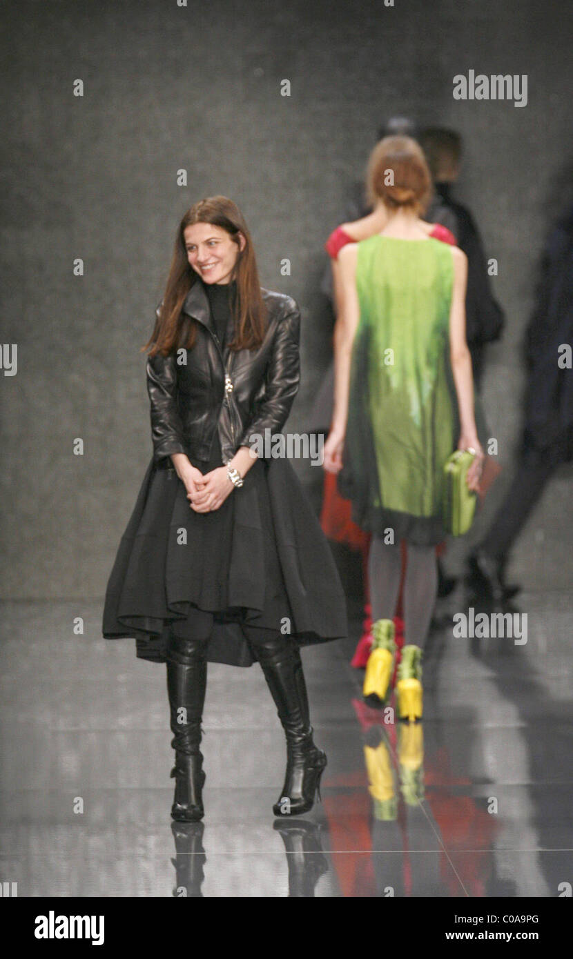Model Paris Fashion Week Autumn/Winter 2008 - Celine - catwalk Paris ...
