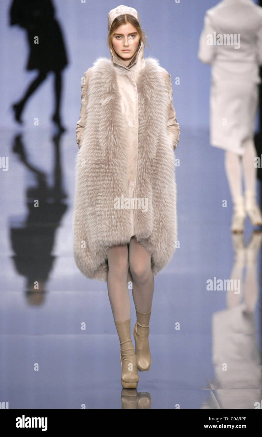Model Paris Fashion Week Autumn/Winter 2008 - Celine - catwalk Paris ...