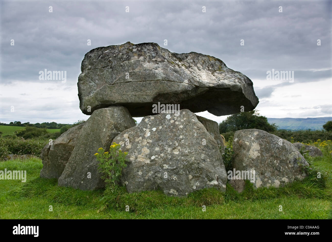 Granite stone tombs hi-res stock photography and images - Alamy